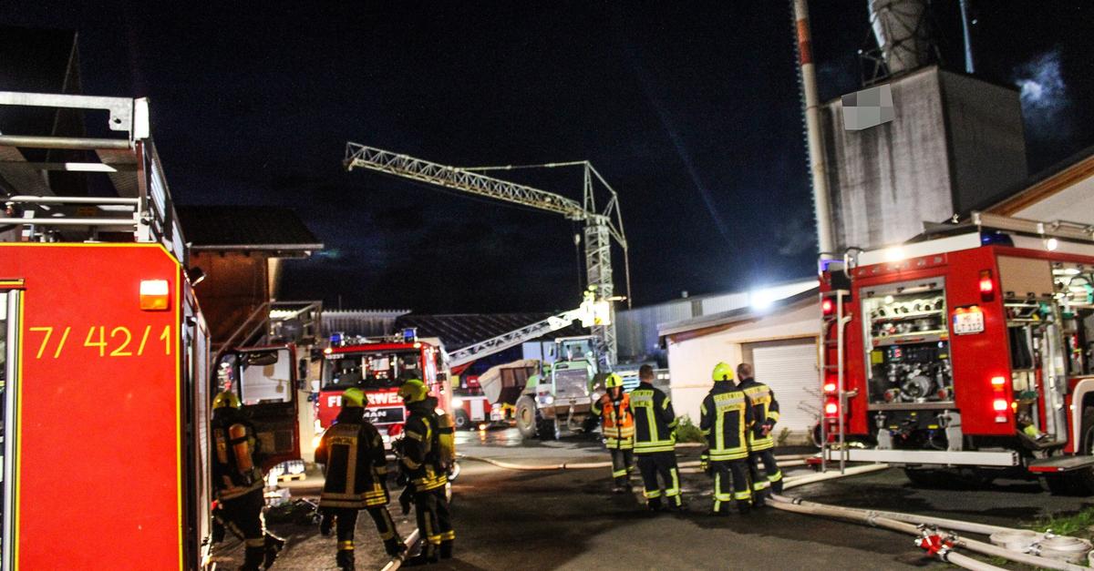 Bergeweise Hackschnitzel fangen in Lahntal Feuer